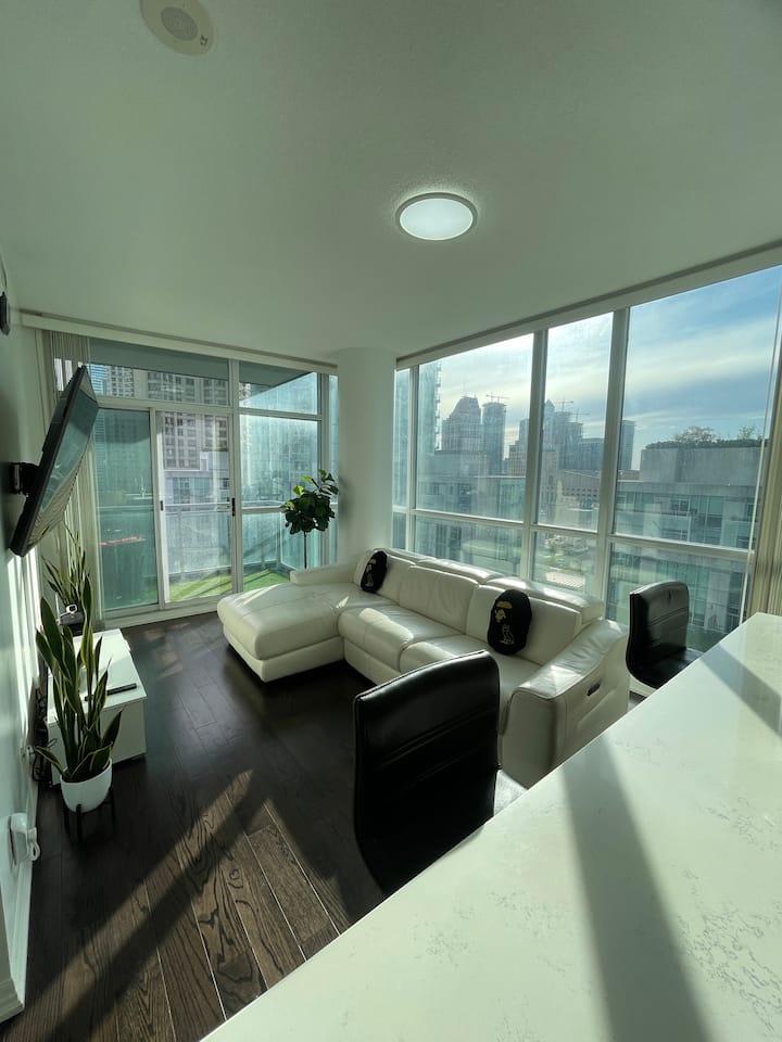 Oasis In The Sky, Near Airport | Square One - Toronto