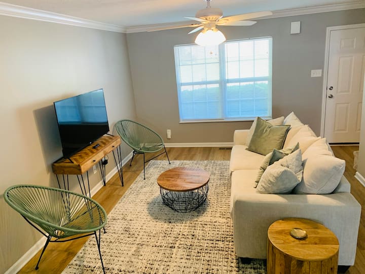 Sleek Retreat! - Knoxville, TN