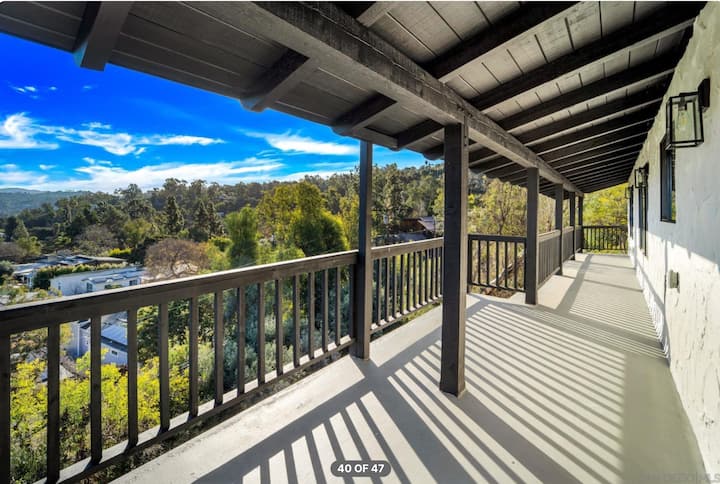 *Photogenic Upstairsunit Wideview/pooltable/arcade - La Mesa, CA