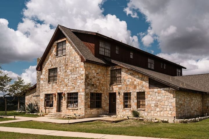 Mustang - Bandera, TX