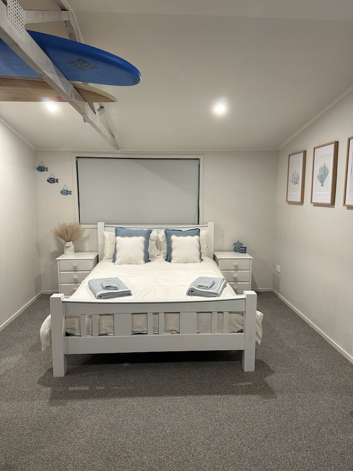 Rustic Beach Retreat - Whangamatā