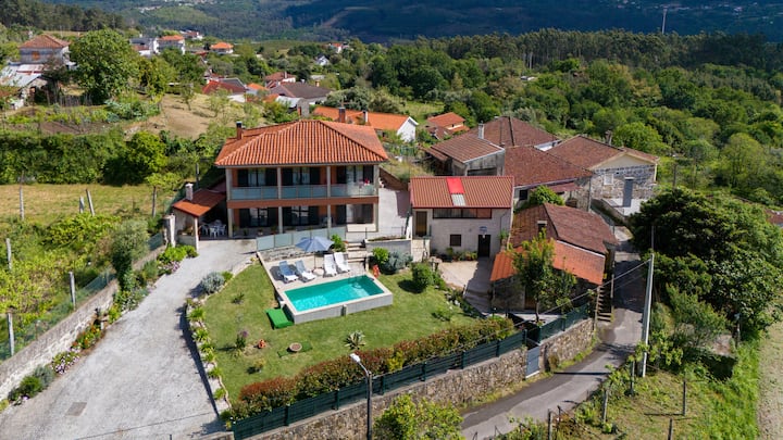 Casa Da Rosarinho | Private Holiday Home With Pool - Arcos de Valdevez