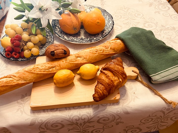 Cute House Near Sea – Balcony With Fairy Lights - Saint-Pierre-la-Mer