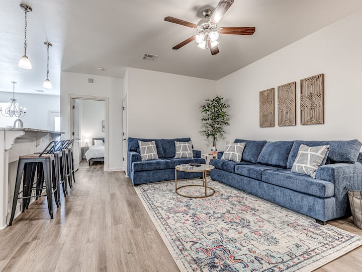 Blue Oasis Home - 7 Beds - Oklahoma City, OK