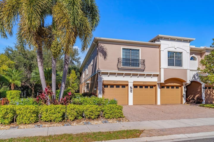 Tropical Living At Its Best! - Bradenton, FL