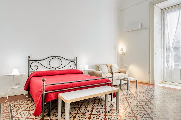 Urban Elegance By Sant'agata: A Catania Gem - Catane