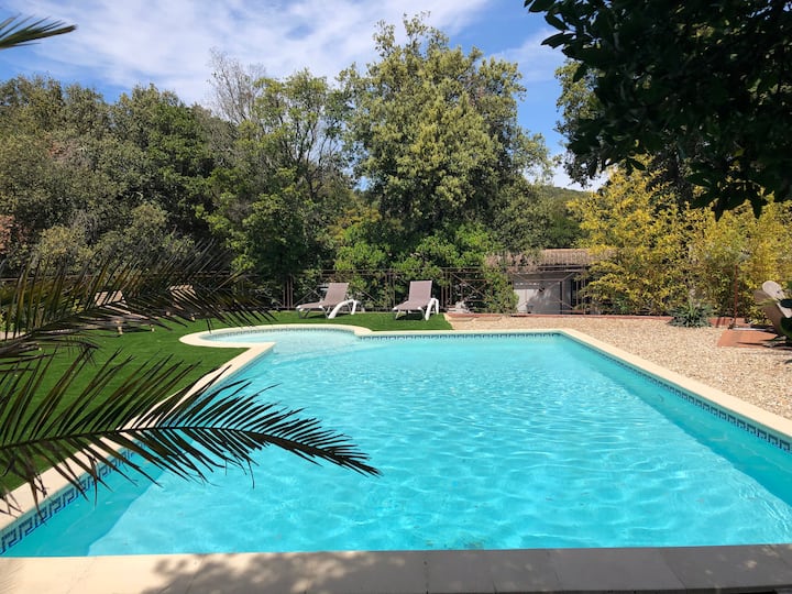 Un Havre De Paix Avec Piscine Pour 10 Personnes - Gard