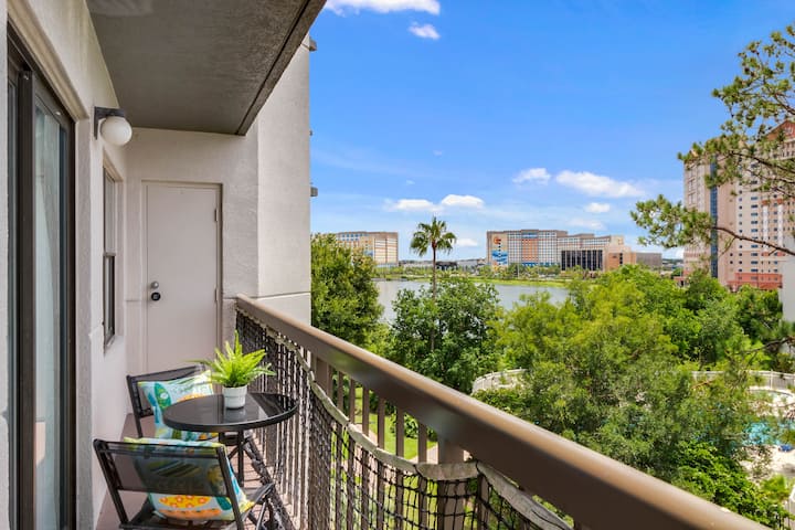 1506 Lakeview 2br2ba Indoor & Out Pool 5th Fl Epic - Disaster!, Orlando