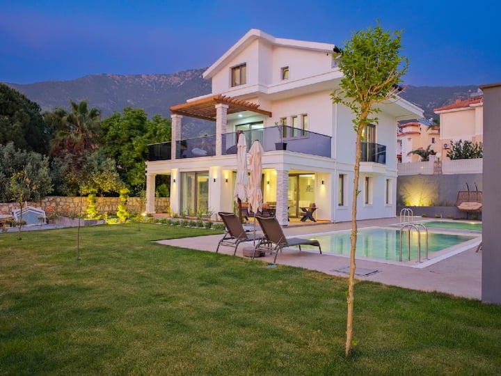 Fethiye ÖLüdeniz  İKi  Havuzlu Lüks Villa - Hisarönü