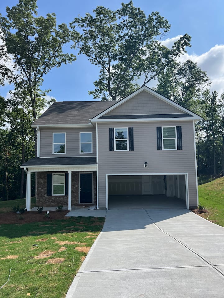 Big House And Parking Available - Villa Rica, GA