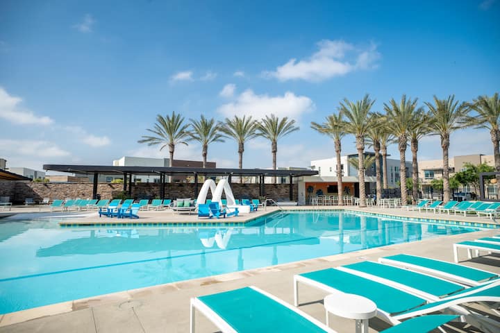 Luxury Cozy Resort Getaway House 2b2b Pool & Gym - Rancho Cucamonga
