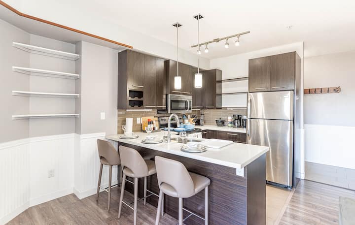 *Legend Whyte Ave*luxury/central Edmonton!/sleep4 - Edmonton