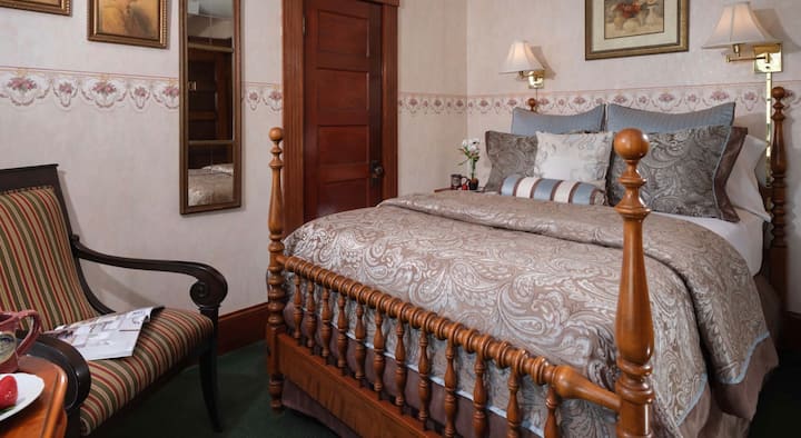 Amy Lowell Room-palmer House Inn - Woods Hole, MA