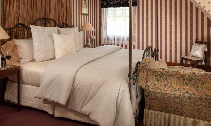 Henry James - Palmer House Inn - Oak Bluffs, MA