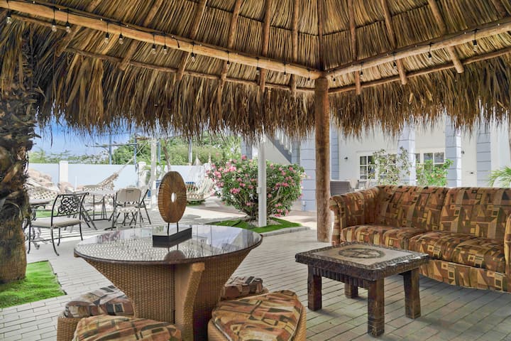 Aruba Stay 2br With Balcony, Pool & Shared Garden - Aruba