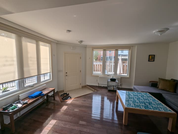 Queen West Giant 1 Bed/terrace/parking - Toronto