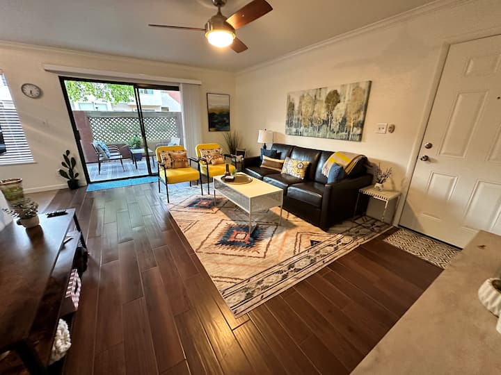 My Favorite Oasis
2 King Beds + Queen Sleeper Sofa - Scottsdale, AZ