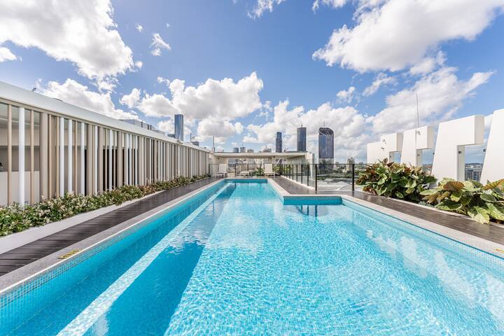South Brisbane Gem: Comfy 1br Apt + Free Parking - Brisbane