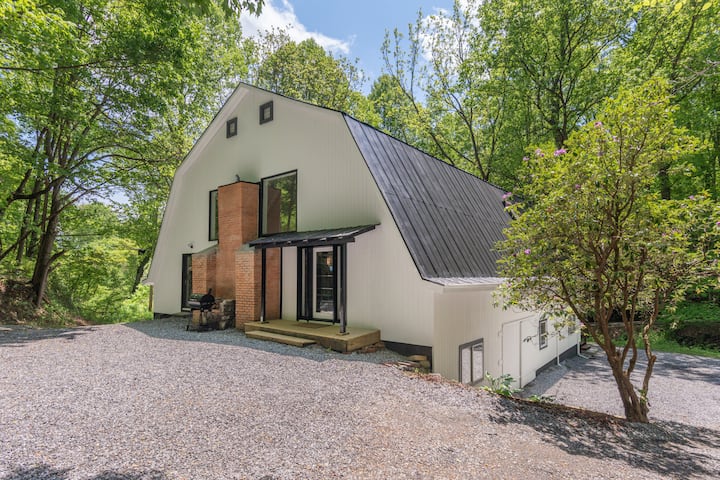 Newly Renovated Barn In The Woods For Fun Retreat - Maggie Valley, NC