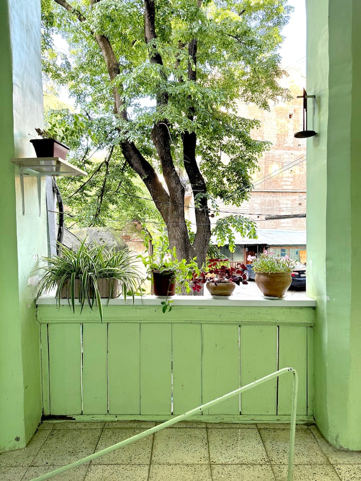Authentic Old Tbilisi Apartment - トビリシ