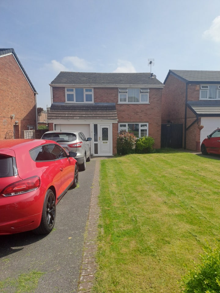4 Bedroom House In East Midlands - East Midlands Airport (EMA)