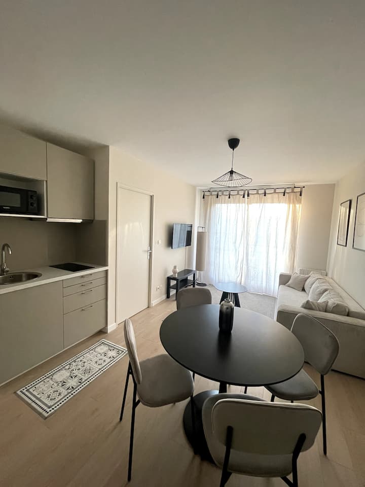 Parking Privé/balcon - Logement Moderne - Saint-Jean-de-Braye