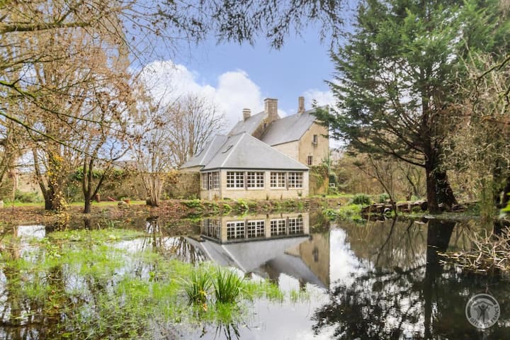 Une Maison Au Centre D'un Parc - Valognes