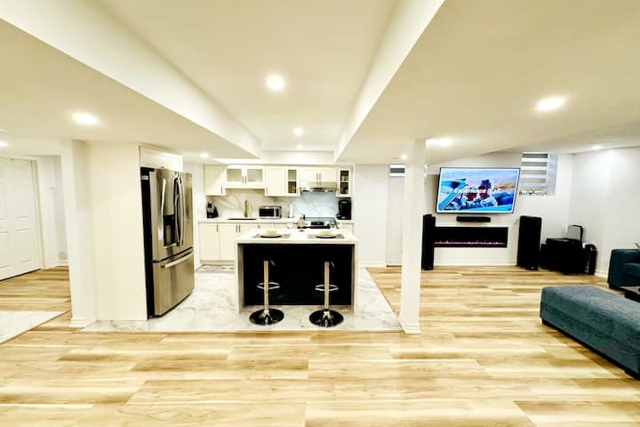 The Luxe Hideout - Guest Suite Basement Apartment - Brampton