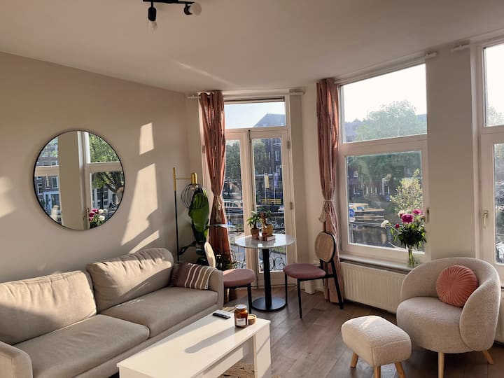 Charming Corner Apartment By The Canal - Amsterdam