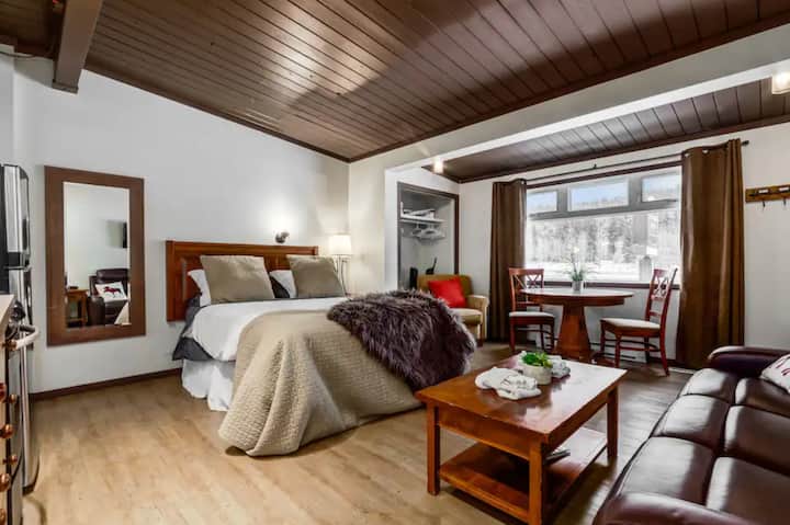 Yam 24 - Upper Family Suite - Canmore