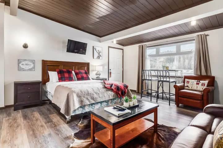 Yam 25 - Upper Family Suite - Canmore