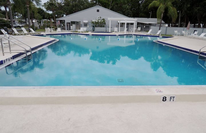 Adorable 1/1 In Sarasota Lakes! - Sarasota, FL