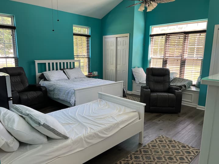 Quiet Large Room Private Bath Near Chesapeake City - Delaware