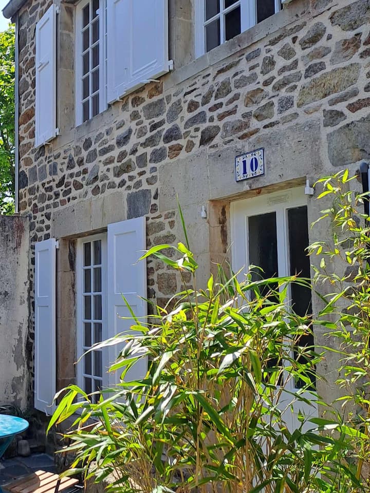 Petite Maison De Pêcheur - Plage de Saint-Vaast-la-Hougue