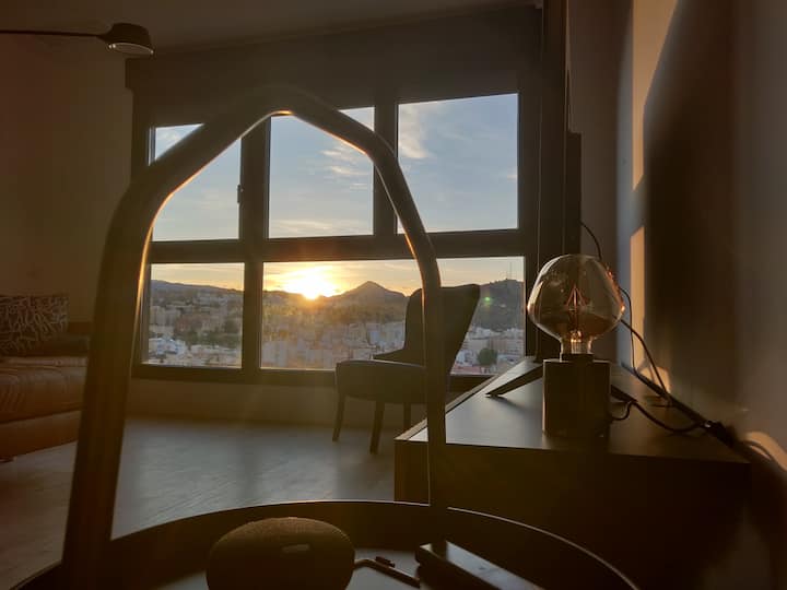 Elevated Urban 2-br Retreat With Panoramic Vistas - Malaga