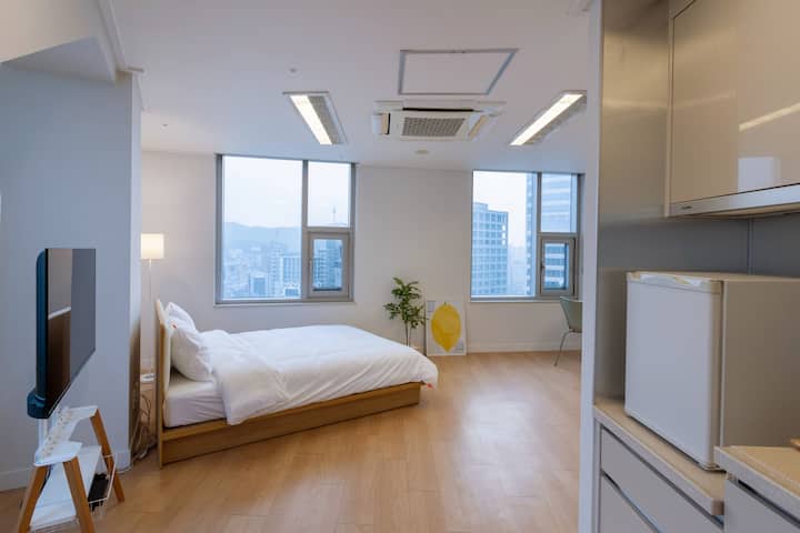 Deluxe_twin Queen 2 (Ddp & Seoul N Tower View) - Seoul