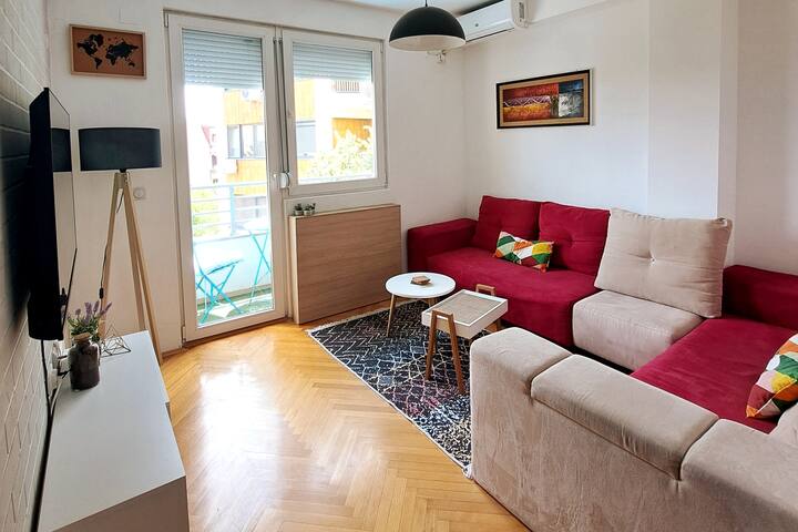 Modern Central Apt -> Steps From Bohemian Street - Skopje