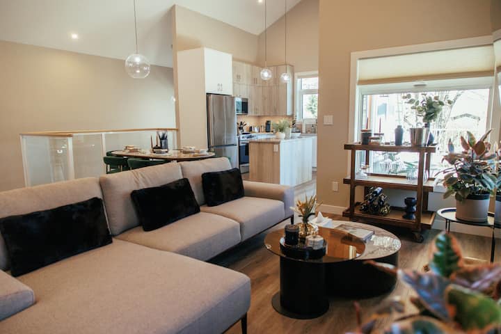 Emerald Loft W/upper Patio - Alberta