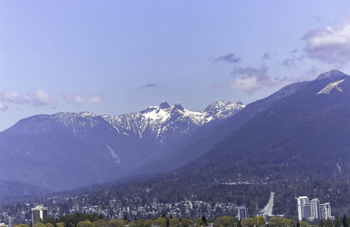 Super Luxe  Condo, 1500 Sqft, Spectacular Views - Burnaby