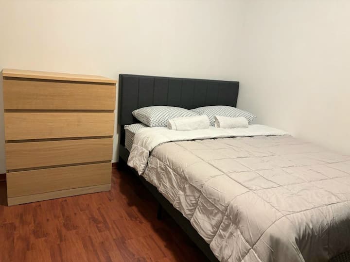 Cozy Room By Lafarge Lake - Coquitlam
