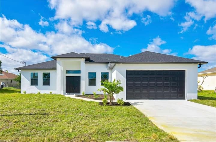 Stellarspot Vacation Home - Cape Coral, FL