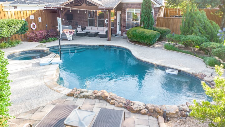 Luxury Oasis-great Location-heated Spa&pool/9 Beds - Frisco, TX