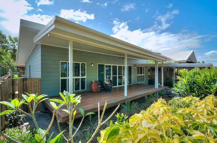 Jalun Bayun | The Sea House - Mossman