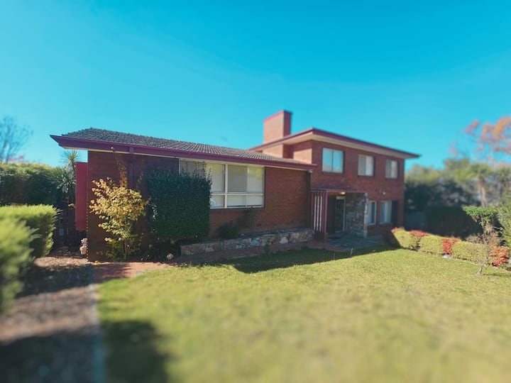 6 Bedroom 2 Bathroom Large Home @Pearce - Canberra