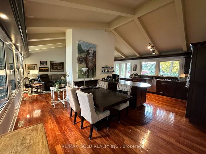 Peaceful Home In Old Oakville - Oakville