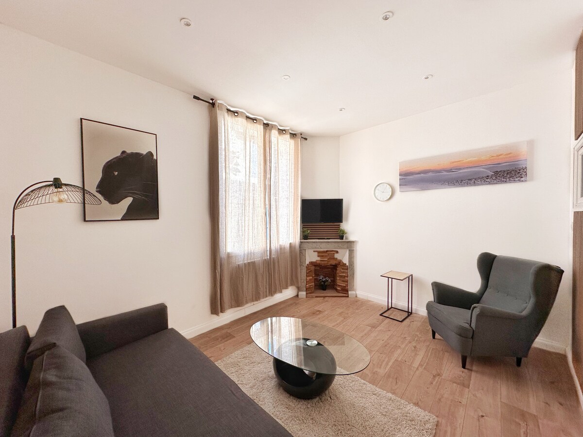 A 250 m del puerto y cerca de las playas, ideal para parejas ...