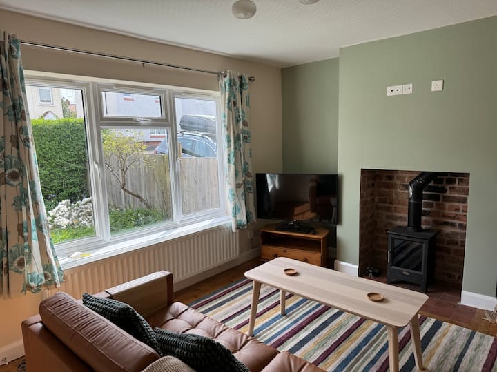 Three Bed House With Free Parking Space - Worcester