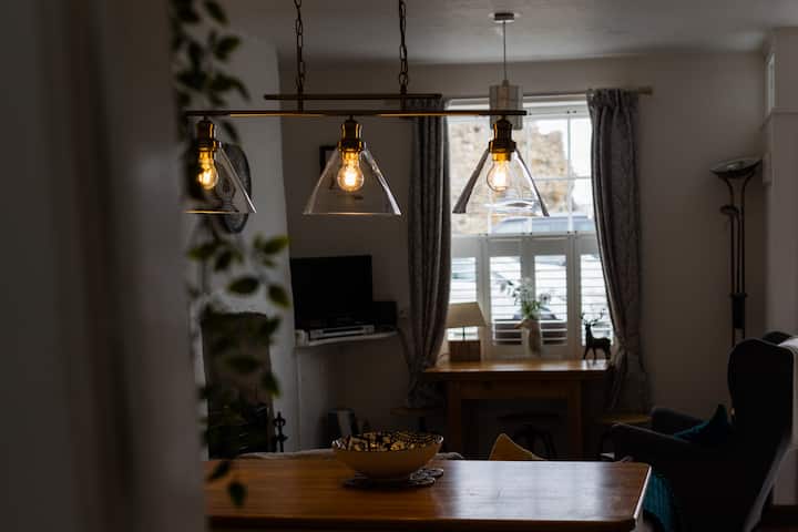 Secluded Havens Presents Cottage With Sea View - Conwy
