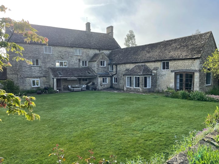 Bridges Court, Luckington - Castle Combe