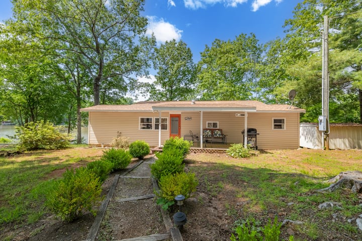 Great Dock, Kayaks, Pet-friendly, Views, Comfy - Lake Gaston